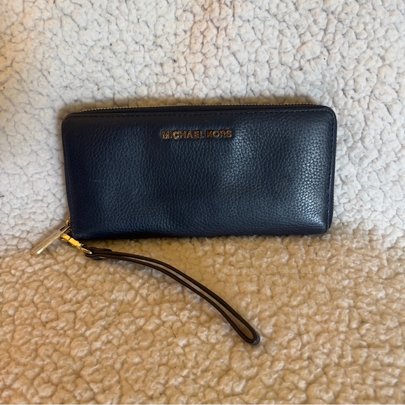 Michael Kors | Bags | Michael Kors Leather Wallet | Poshmark